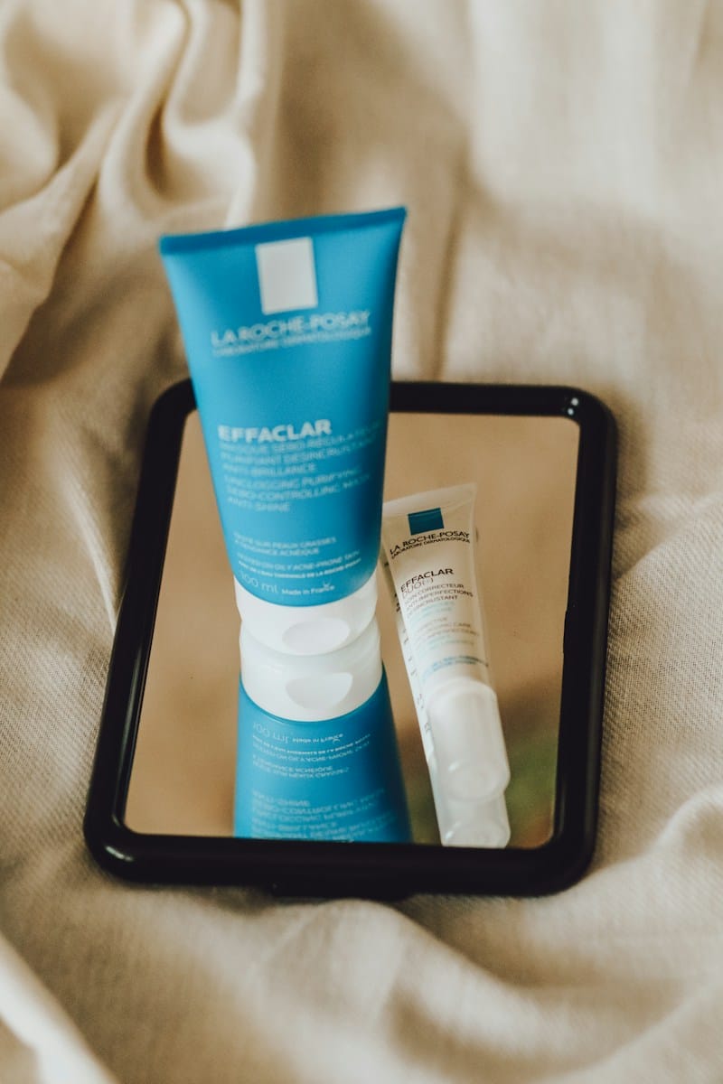 La Roche-Posay Duo: A Comprehensive Review of the Acclaimed Acne ...